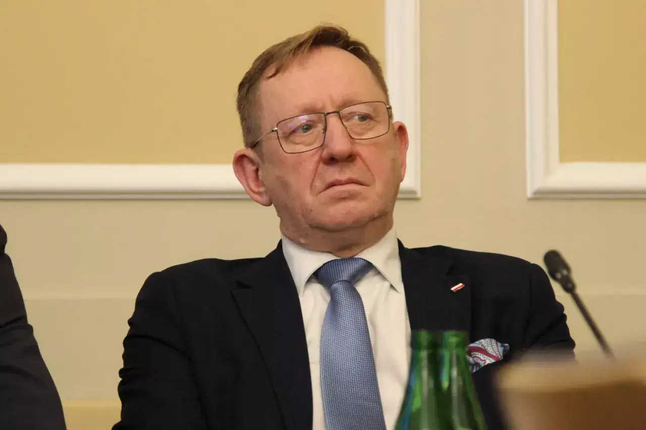 Dlaczego Telus i Romanowski zawieszeni w PiS? Afera gruntowa