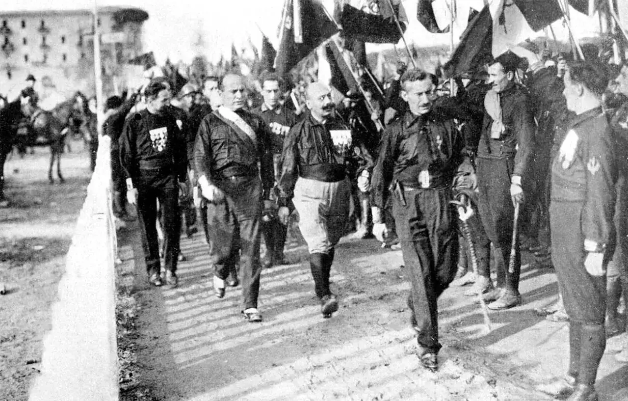 Mussolini al Poder - ¿Cómo cayó la democracia italiana?